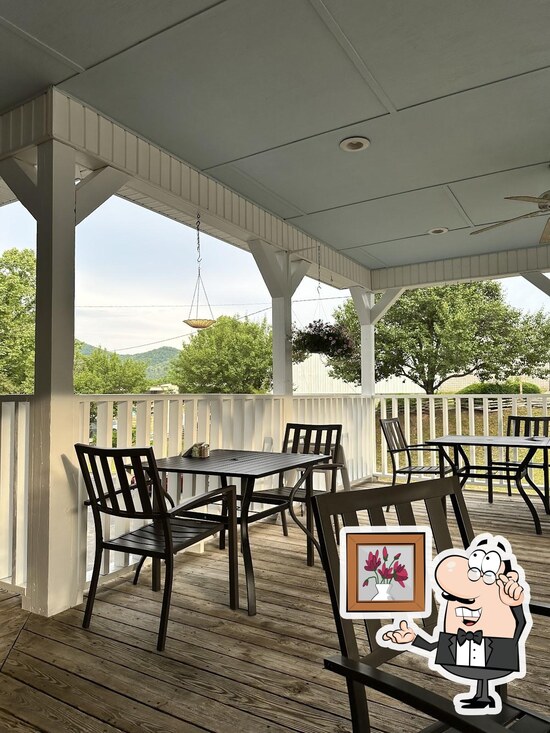 Cupboard Cafe & Gifts, Dillard - Restaurant menu, prices and reviews