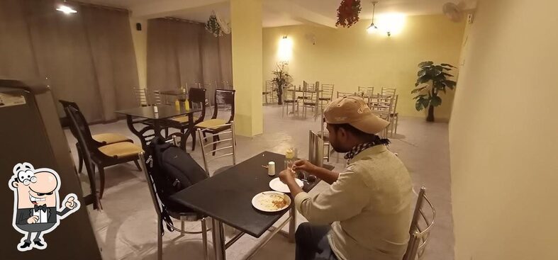 Meeting Point Restaurant, Maholiya Sheopar, GDC Tiraha - Restaurant reviews