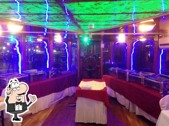 Falcon Oasis Dhow Cruise Deira Creek restaurant, UAE - Restaurant reviews