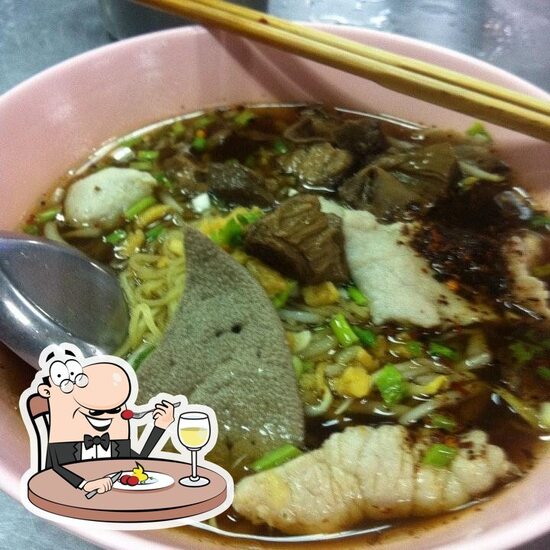 เหวงกี่ก๋วยเตี๋ยวหมูน้ำแดง, Ban Rai - Restaurant menu, prices and reviews
