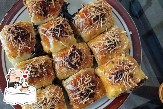 Subma Roti dan aneka kue kering dan basah, Genteng Wetan - Menú del ...