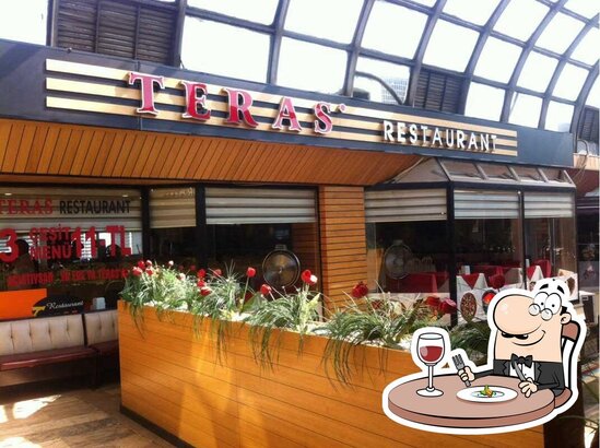Teras Restaurant, Istanbul, Yüzer Havuz Sk. Perpa Tic. Merk. D:B Blok ...