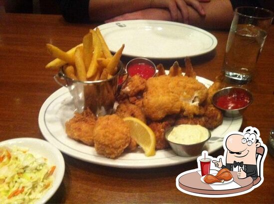Phillips Seafood, 601 E Pratt St in Baltimore - Restaurant menu and reviews