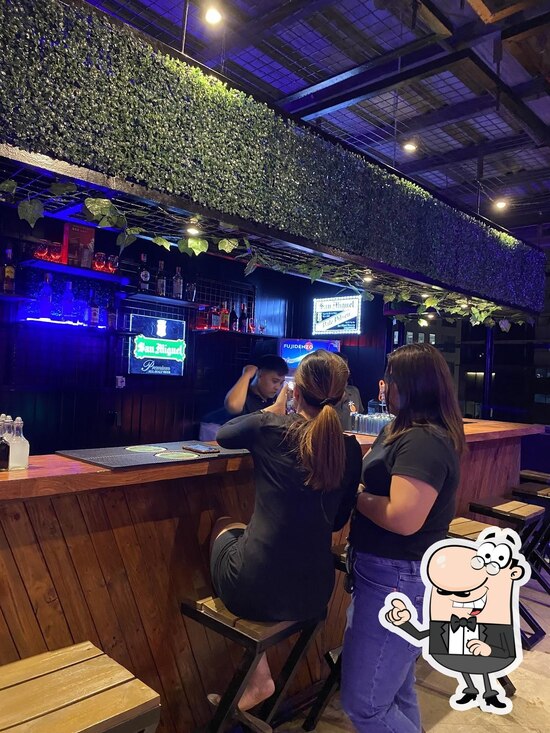 Its Sundeck Bar and Restaurant Makati, Makati