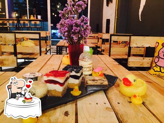 Modernducks Cafe โมเดิร์นดั๊คส์ คาเฟ่, Thep Krasatti - Restaurant reviews