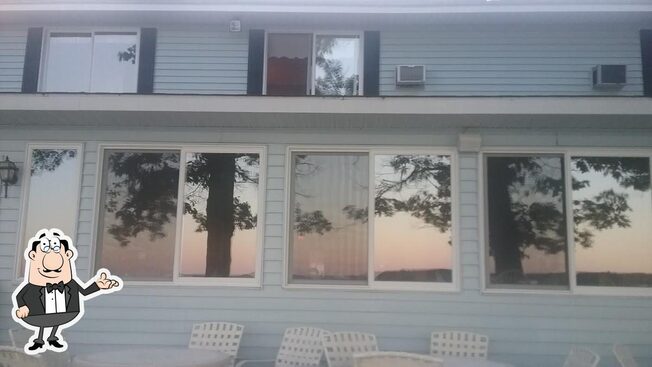 Churchill Pointe Inn, Hubbard Lake - Restaurant menu, prices and reviews