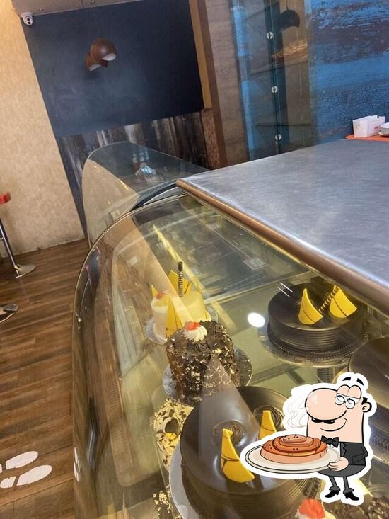 Cream 'N' Crust, Surat - Restaurant menu, prices and reviews