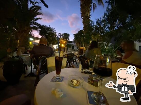 Dorians Bar, Perissa - Restaurant reviews
