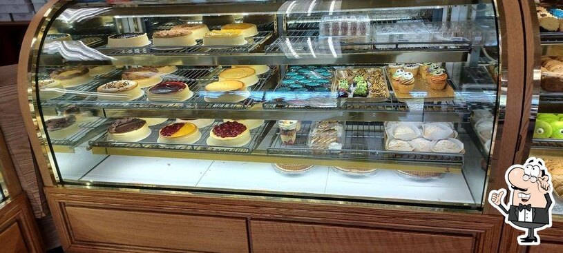 Deluxe Italian Bakery Inc., Runnemede - Restaurant menu, prices and reviews