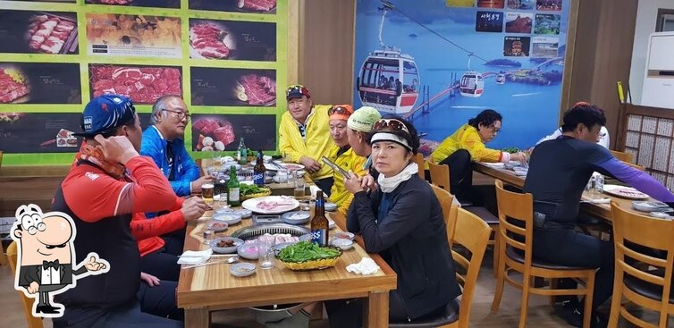 Menu at 우스면돼지 restaurant, Sacheon-si