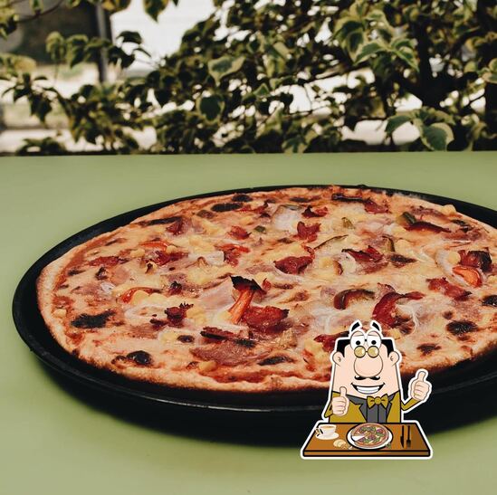 Manny's Pizza, 501 N State St in Bunnell