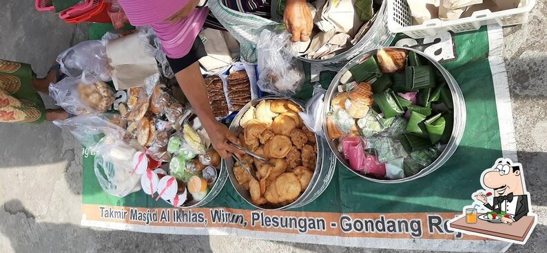 Tenongan Swan Aneka Jajan Pasar pub & bar, Surakarta - Restaurant reviews