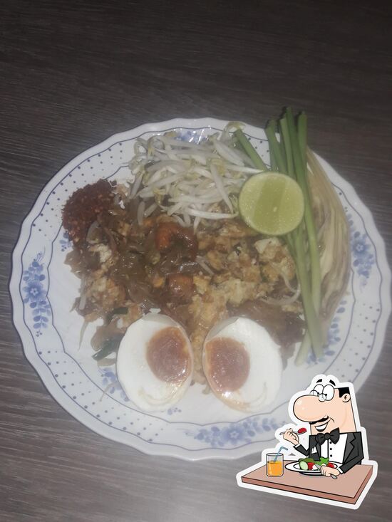 Menu at ผัดไทยขวัญจิรา restaurant, Tha Maka
