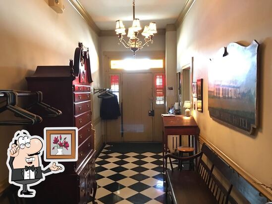 Yellow House Hotel establishment – menu, prices & reviews